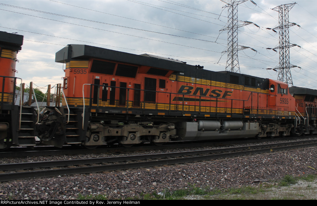 BNSF 5935 (1)